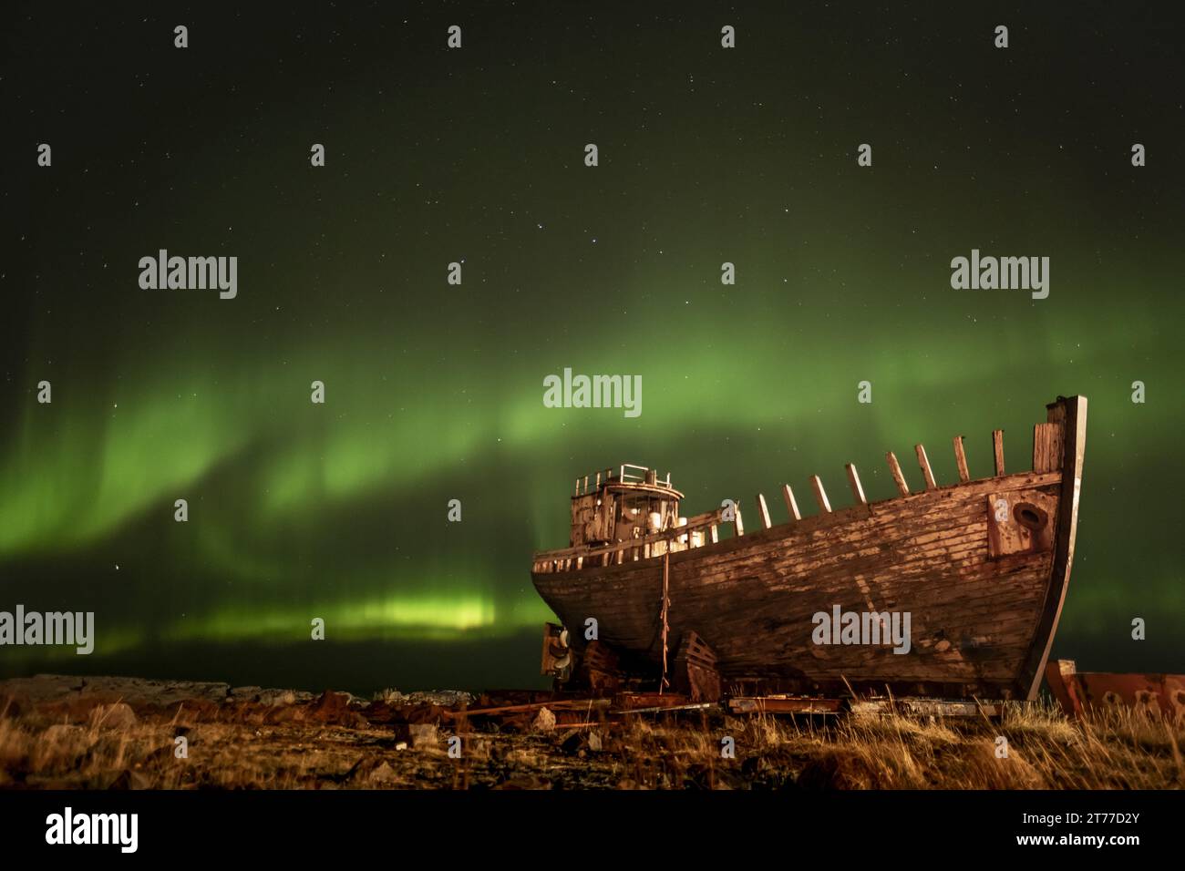 The sky allows glimmers of light through ICELAND AMAZING IMAGES of an ...