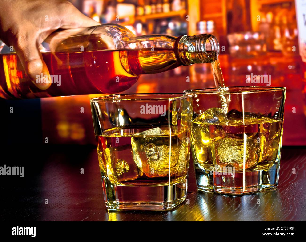 Bar atmosphere hi-res stock photography and images - Alamy