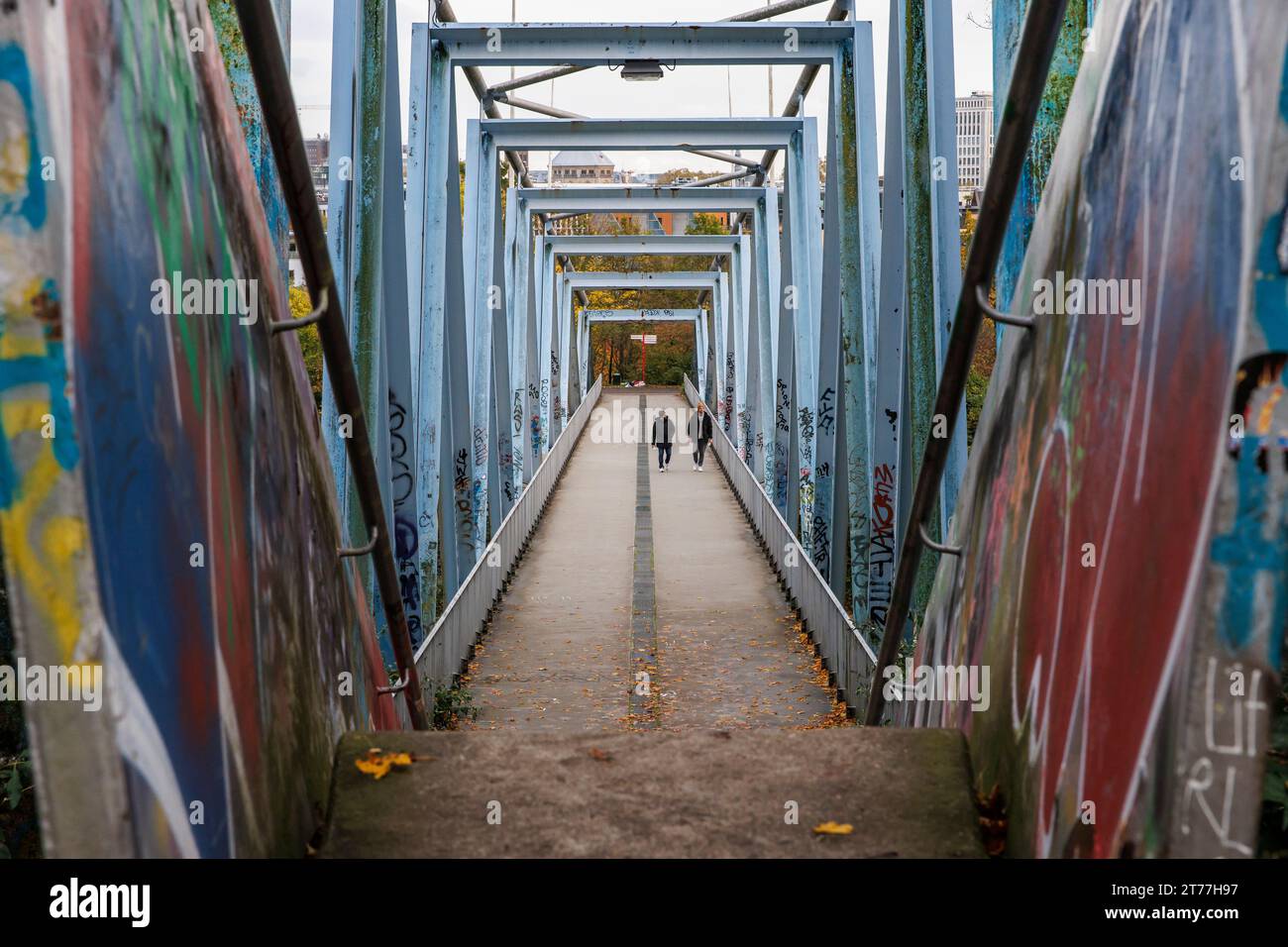 pedestrian bridge at Mediapark leading to Herkulesberg, graffiti ...