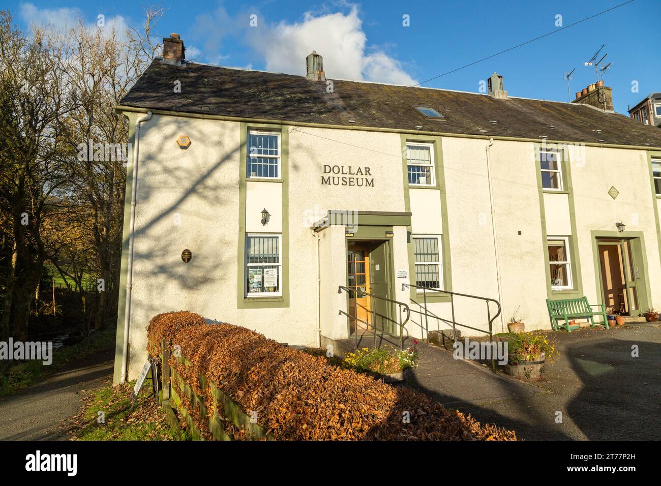 Dollar museum scotland hi-res stock photography and images - Alamy