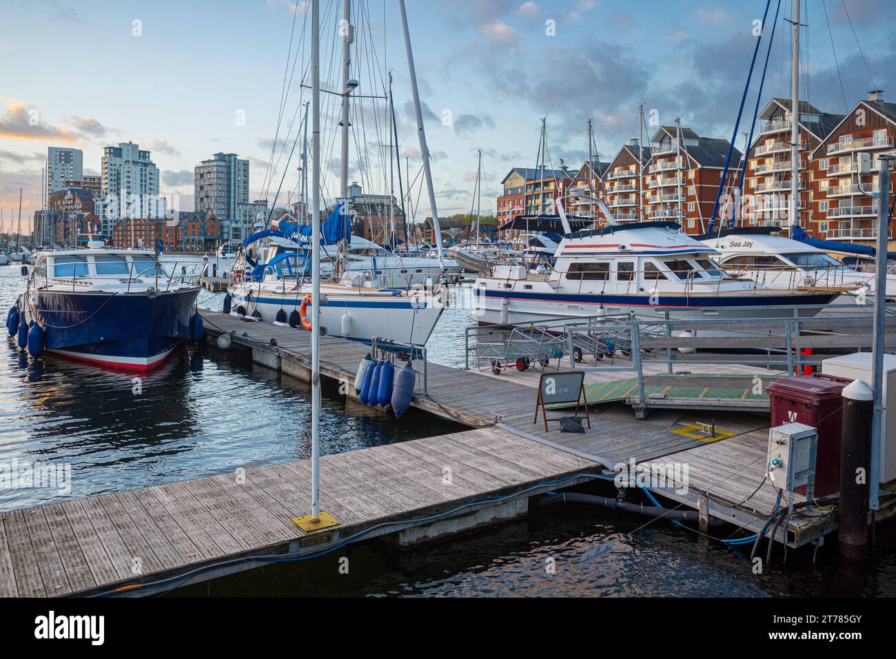 Ipswich Quayside Ipswich Waterfront - the riverside marina ...
