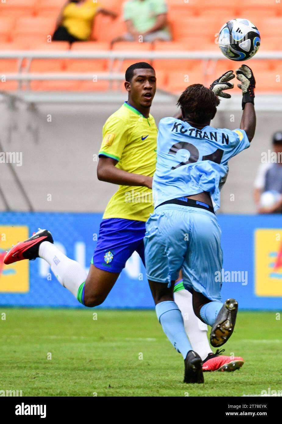 Jakarta, Indonesia. 14th Nov, 2023. Rayan Victor Simplicio Rocha (L) of ...