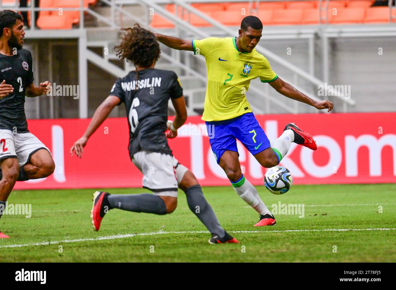 Jakarta, Indonesia. 14th Nov, 2023. Rayan Victor Simplicio Rocha (R) of ...