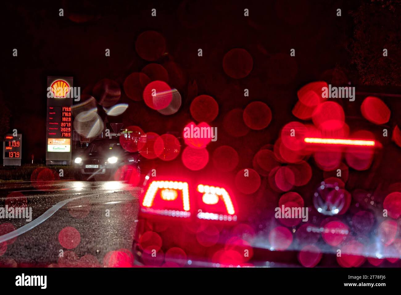 Tankstelle abend hi-res stock photography and images - Alamy