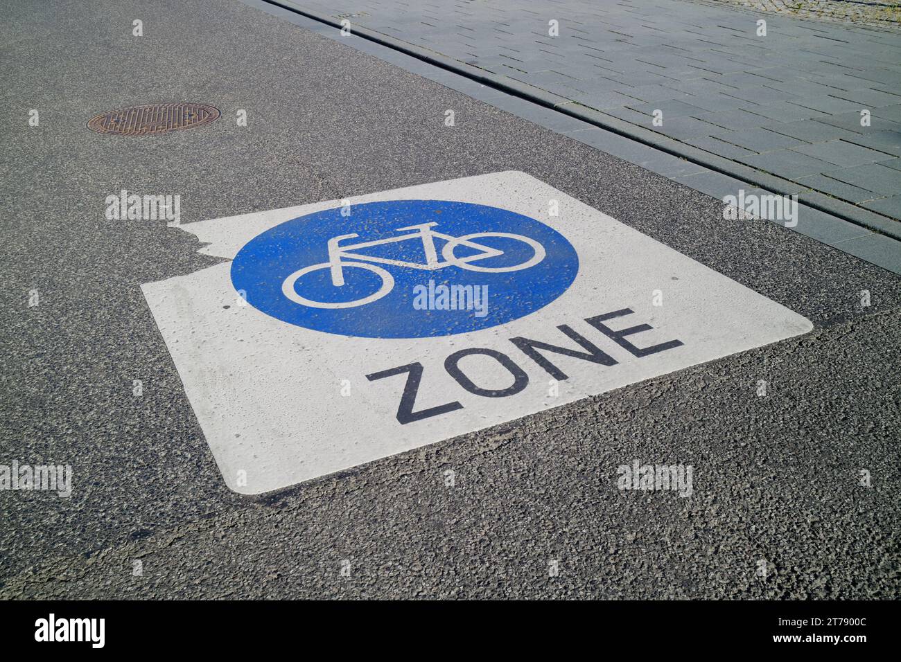Bicycle Path Bicycle Zone Stock Photo - Alamy