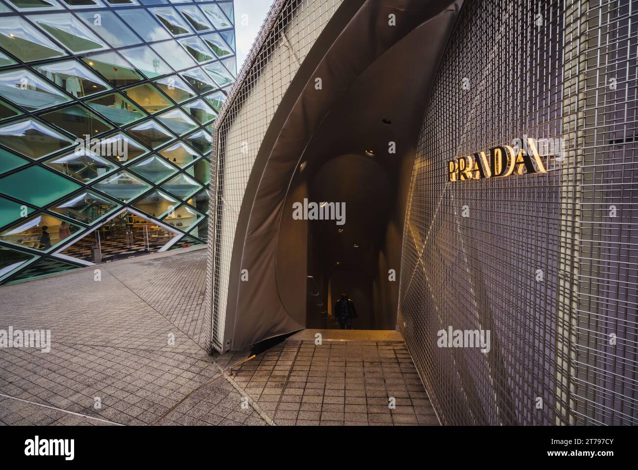 District de minato hi-res stock photography and images - Alamy