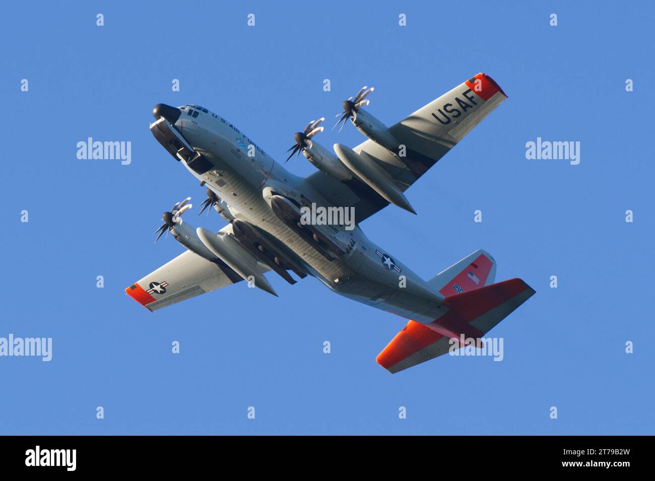 A United States Air Force airplane flying against a clear blue sky ...