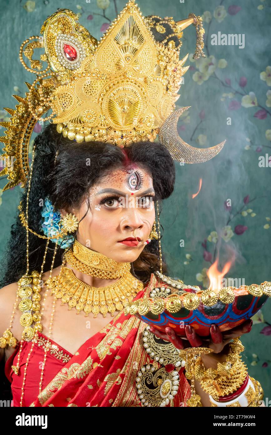 Portrait of beautiful Indian girl of Durga Idol Agomoni Concept Indoor ...