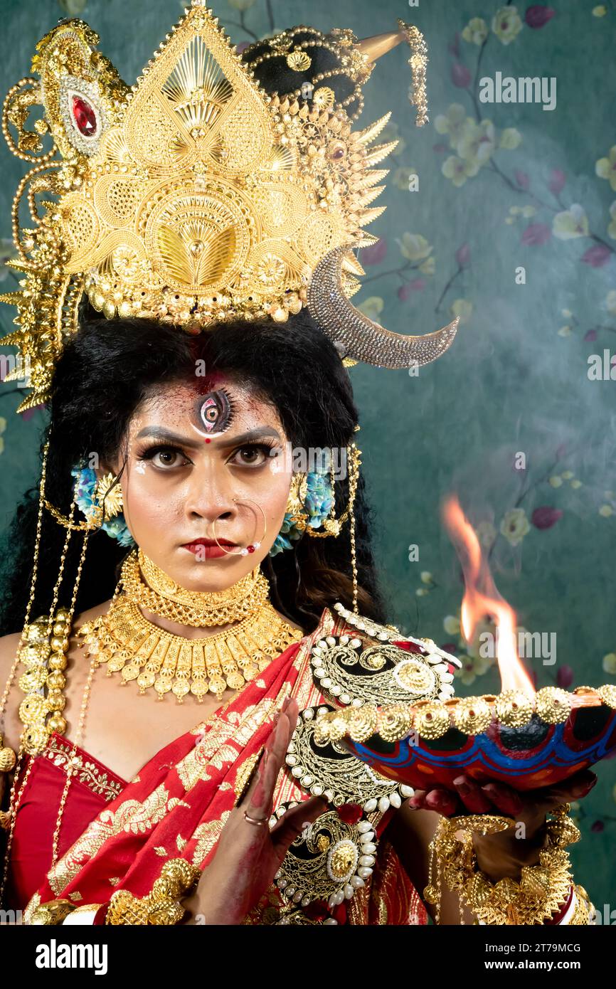 Portrait of beautiful Indian girl of Durga Idol Agomoni Concept Indoor ...