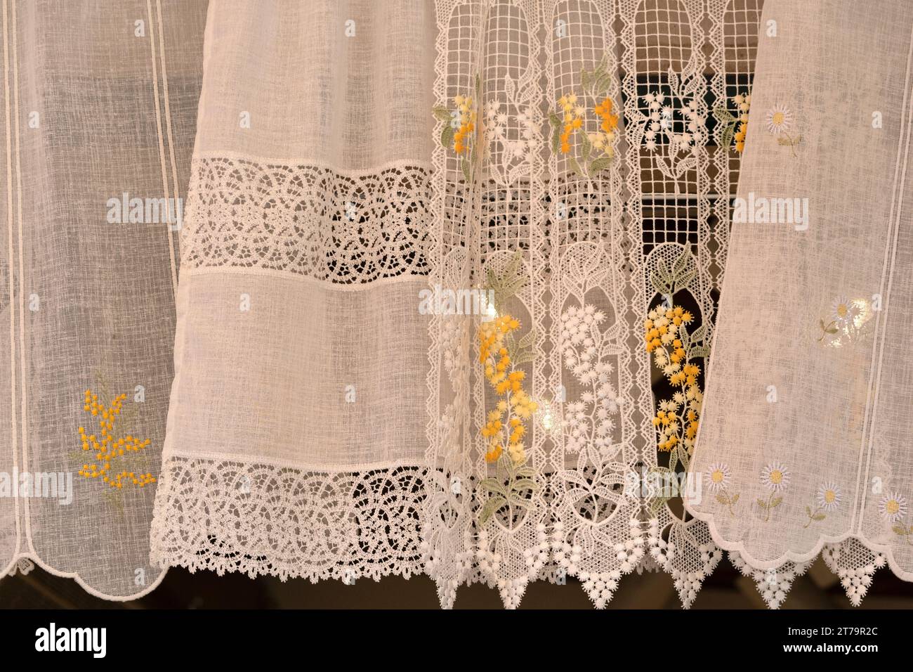 Burano lace hi-res stock photography and images - Alamy