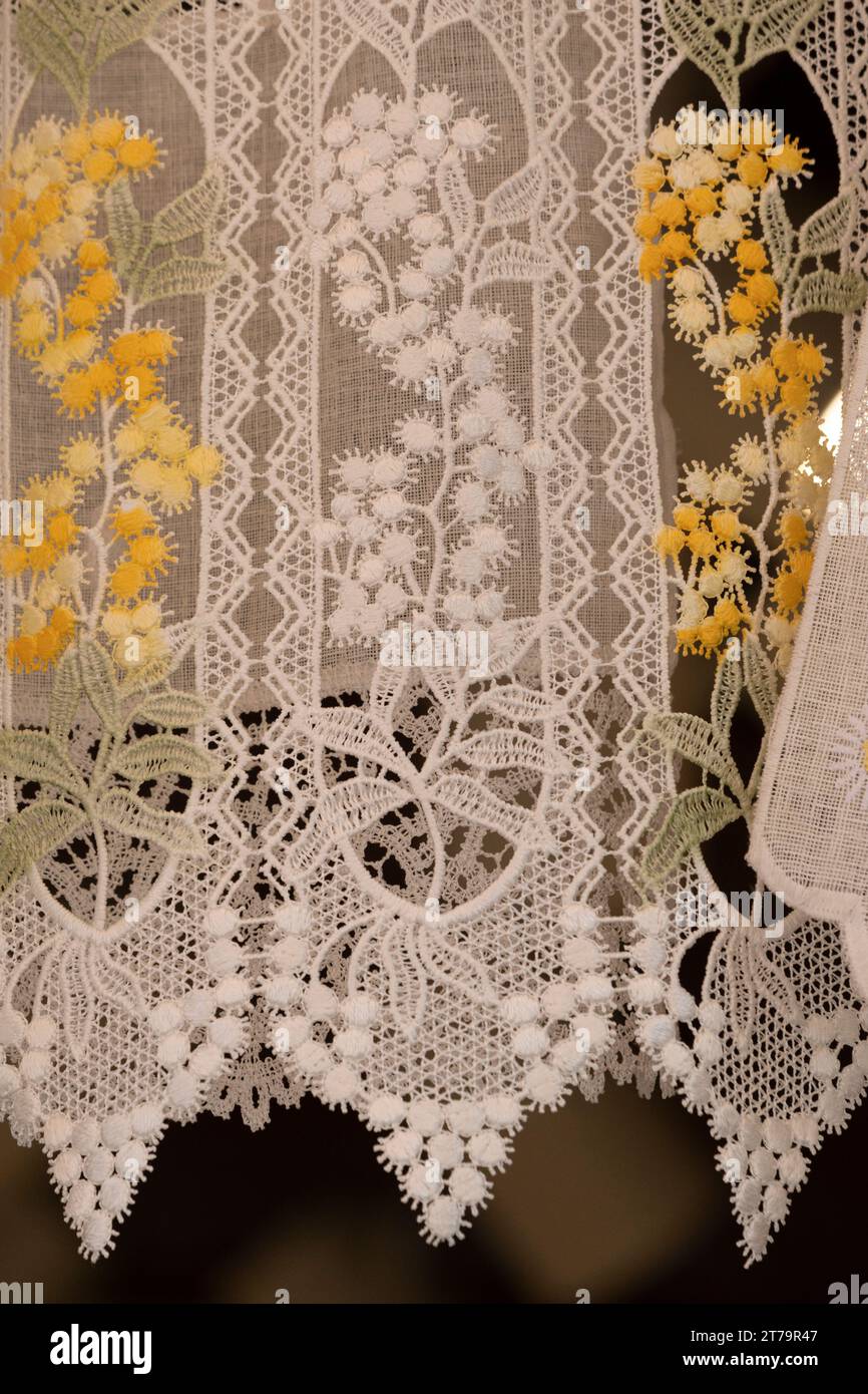 Burano lace hi-res stock photography and images - Alamy