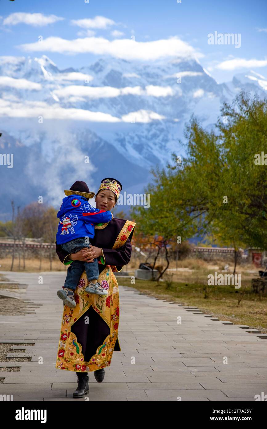 (231114) -- NYINGCHI, Nov. 14, 2023 (Xinhua) -- Lhagba Zhoima is ...