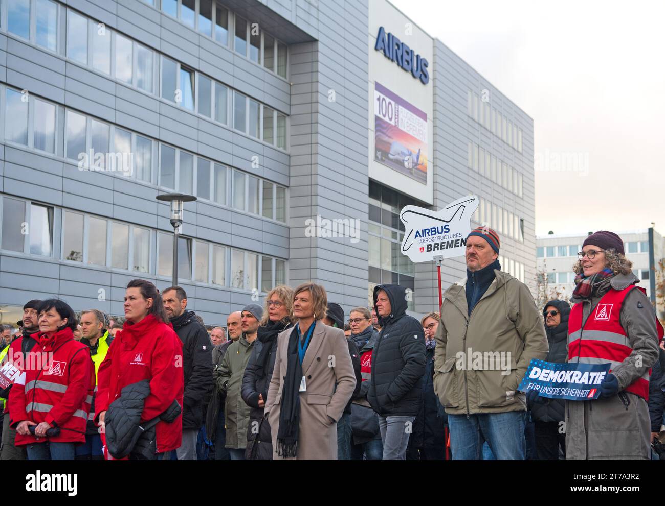 Bremen, Germany. 14th Nov, 2023. Participants in a demonstration ...