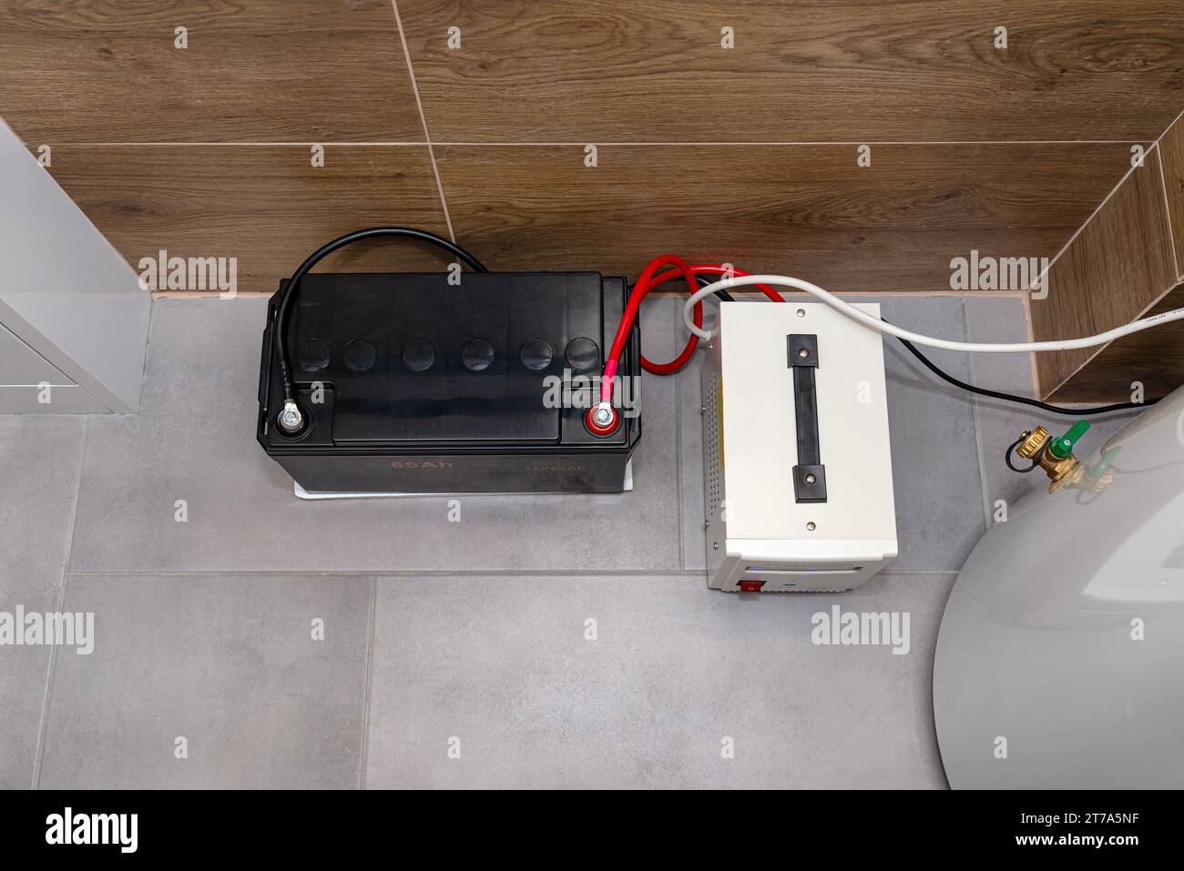 Emergency power supply with a 12V 65Ah battery providing uninterrupted ...