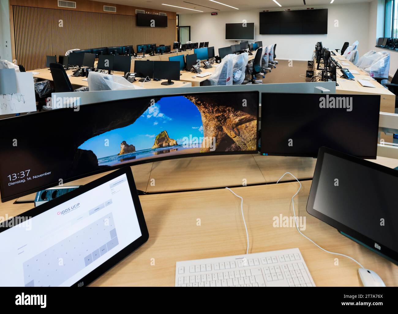 Police operations room hi-res stock photography and images - Alamy