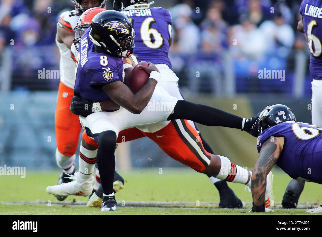 Baltimore Ravens quarterback Lamar Jackson (8) gets taken down by ...