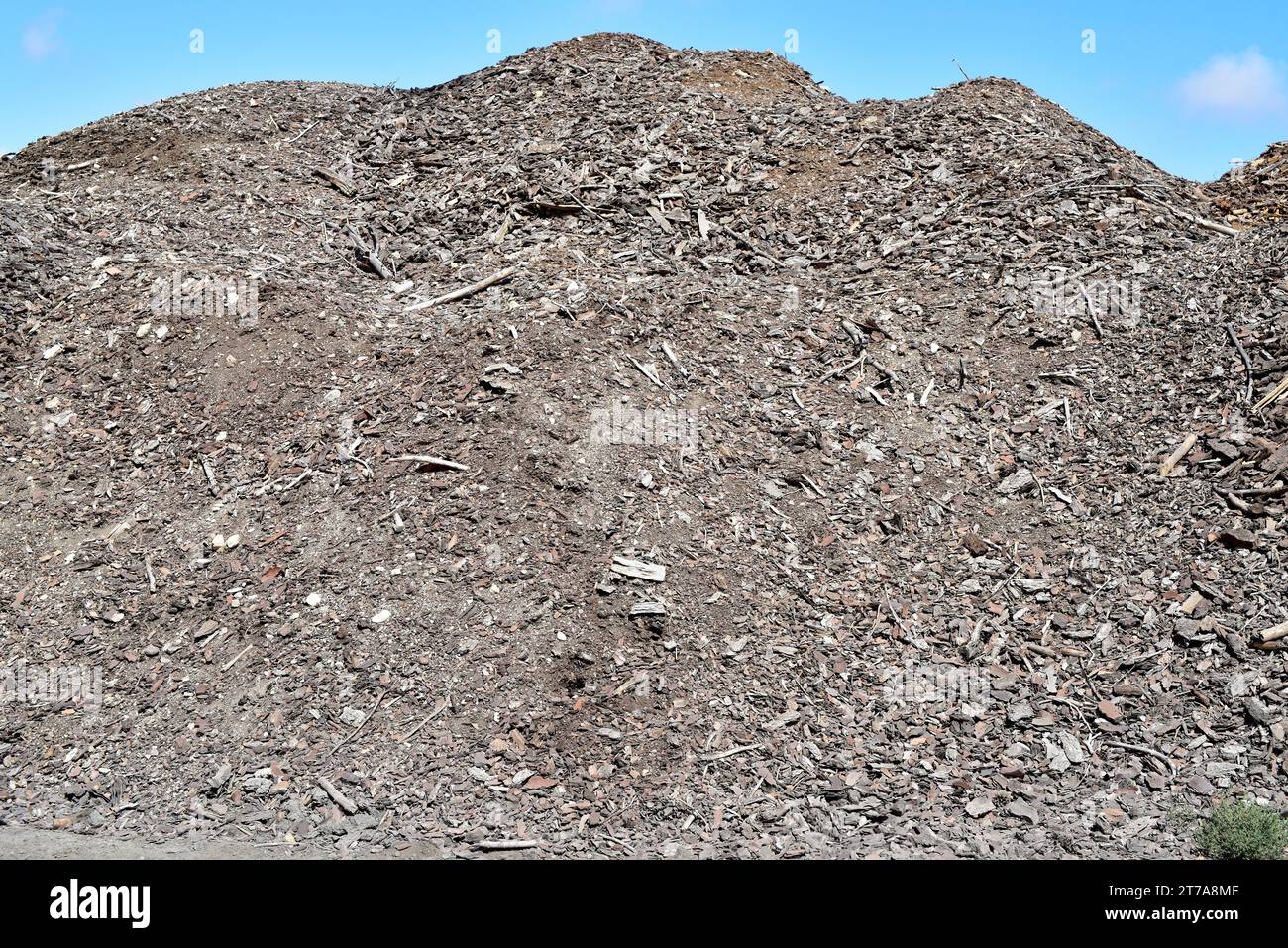 Peat exploitation in Prat de Cabanes-Torreblanca. Peat and pine bark ...