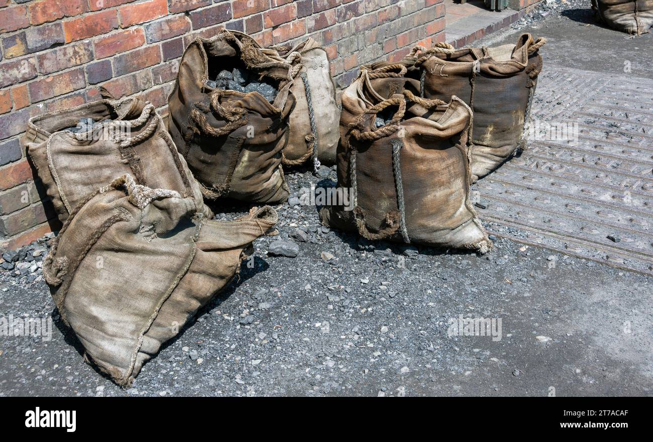 Bags of coal hi-res stock photography and images - Alamy