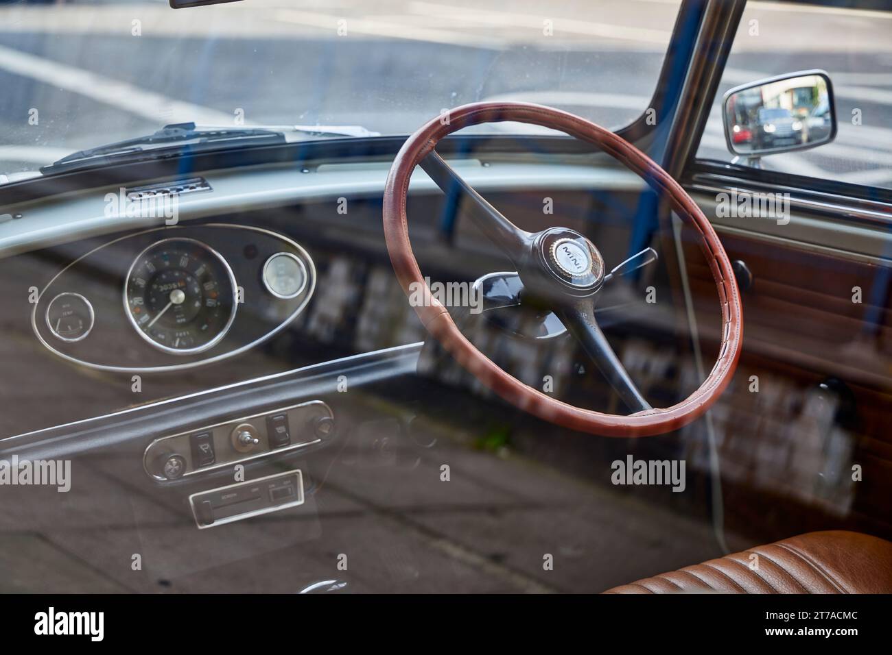 Classic Austin Mini Dashboard and steering wheel Stock Photo - Alamy