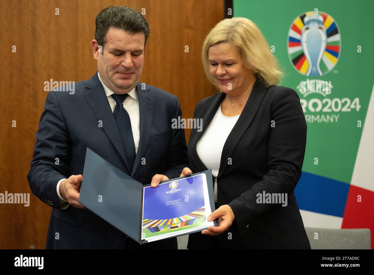 14 November 2023, Berlín: German Labor Minister Hubertus Heil and ...