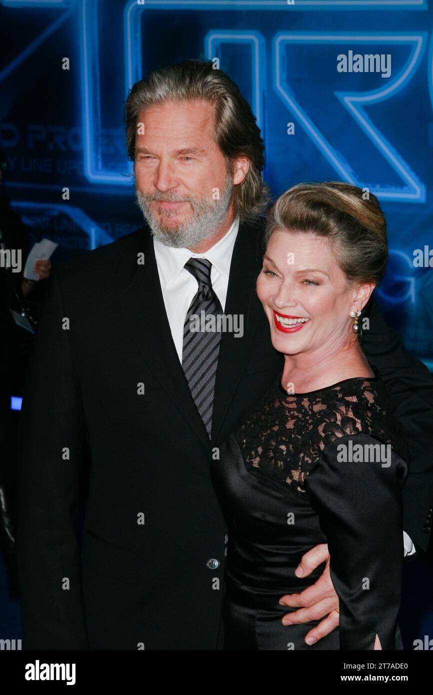 Jeff Bridges and wife Susan Bridges at the premiere of Disney's "Tron ...