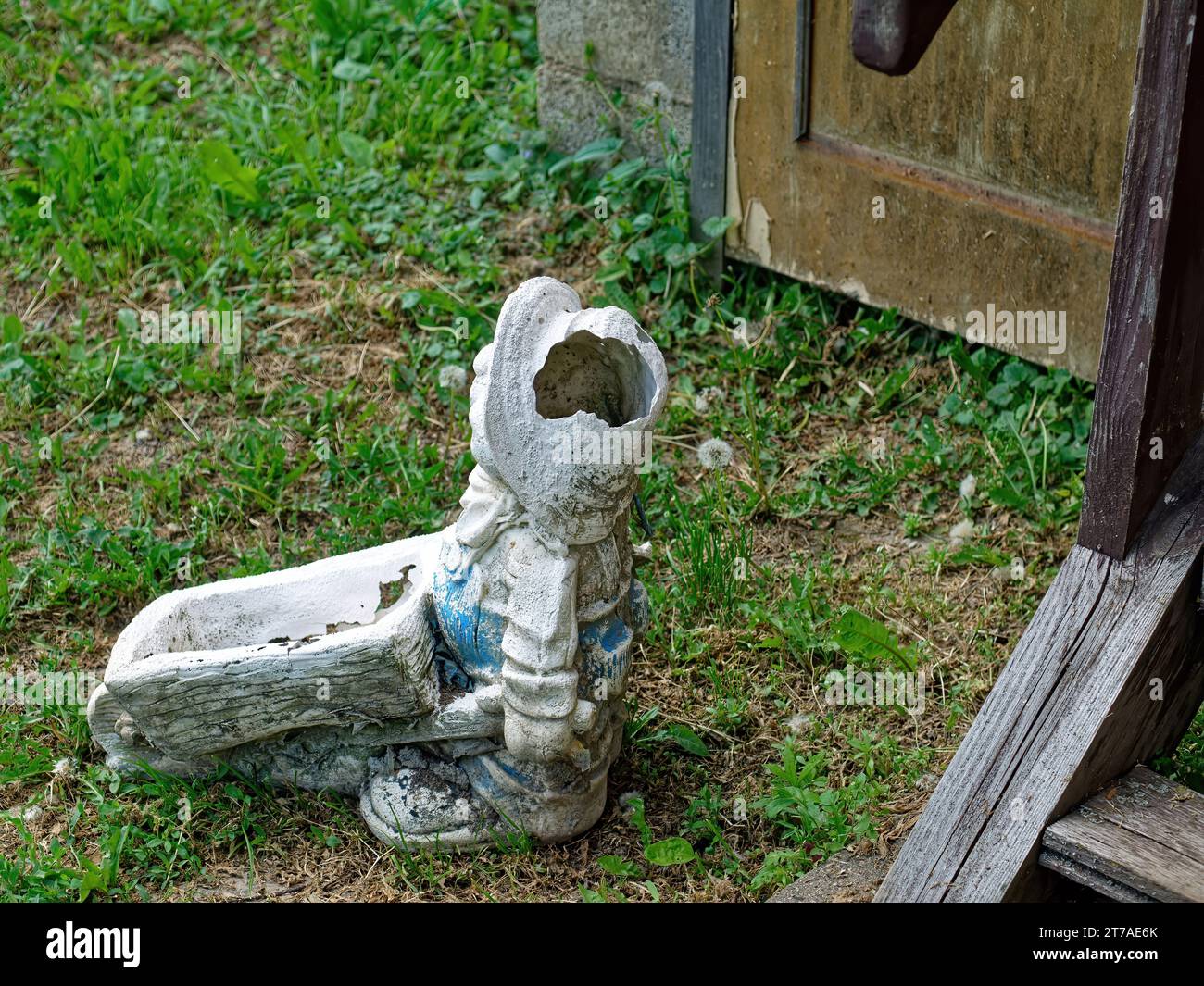 Old broken garden gnome figurine, in the garden Stock Photo - Alamy