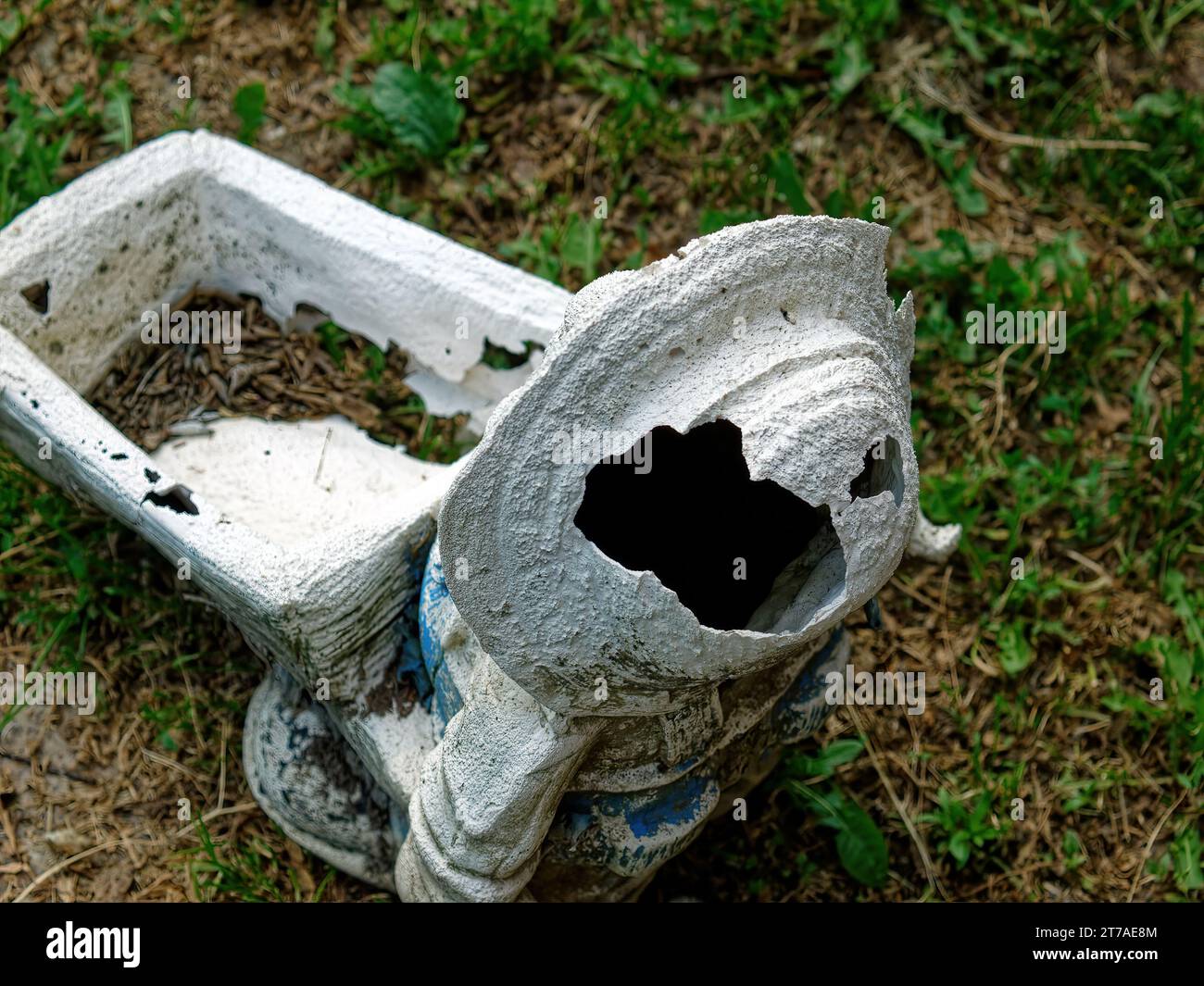 Old broken garden gnome figurine, in the garden Stock Photo - Alamy