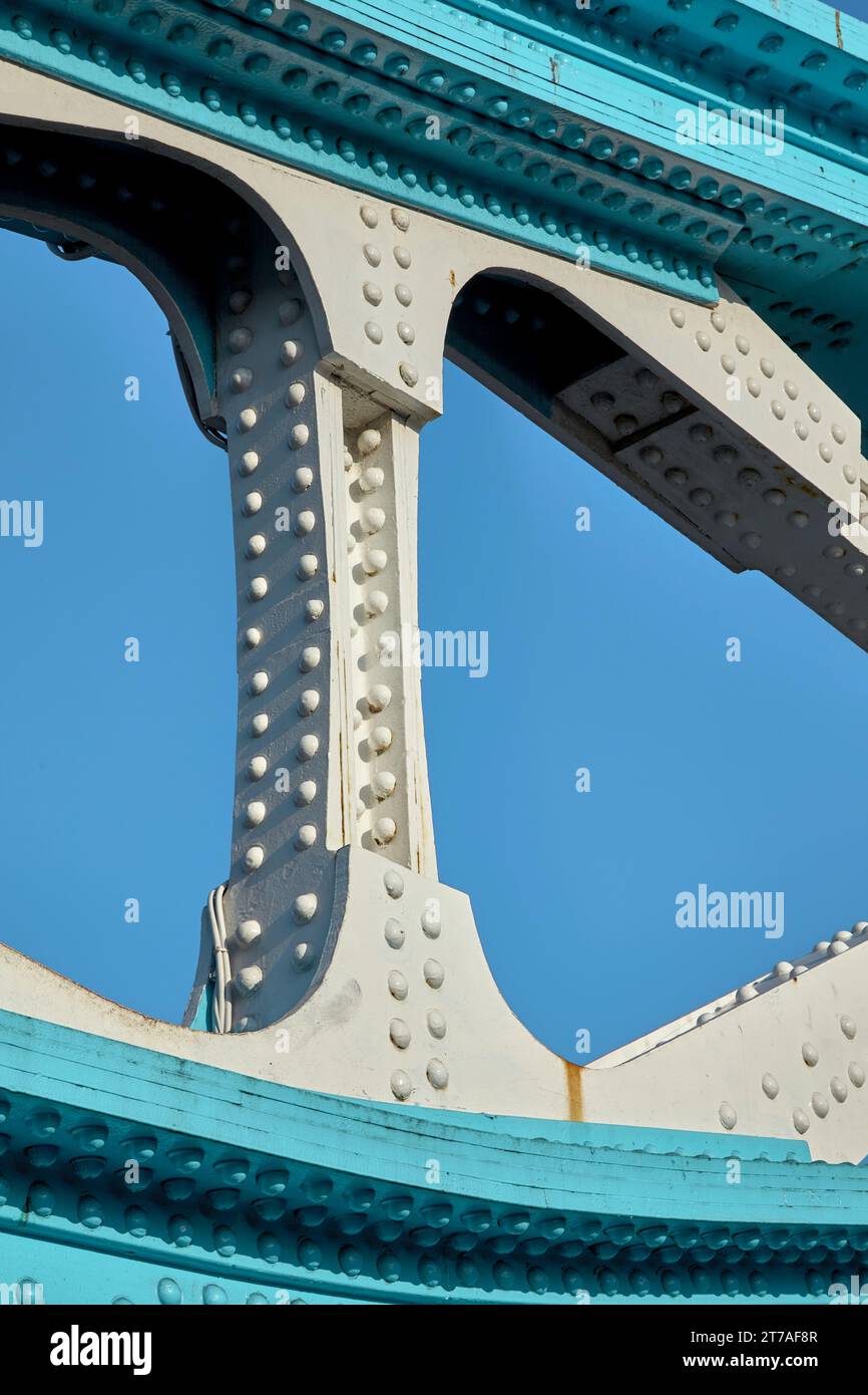 Tower bridge close hi-res stock photography and images - Alamy