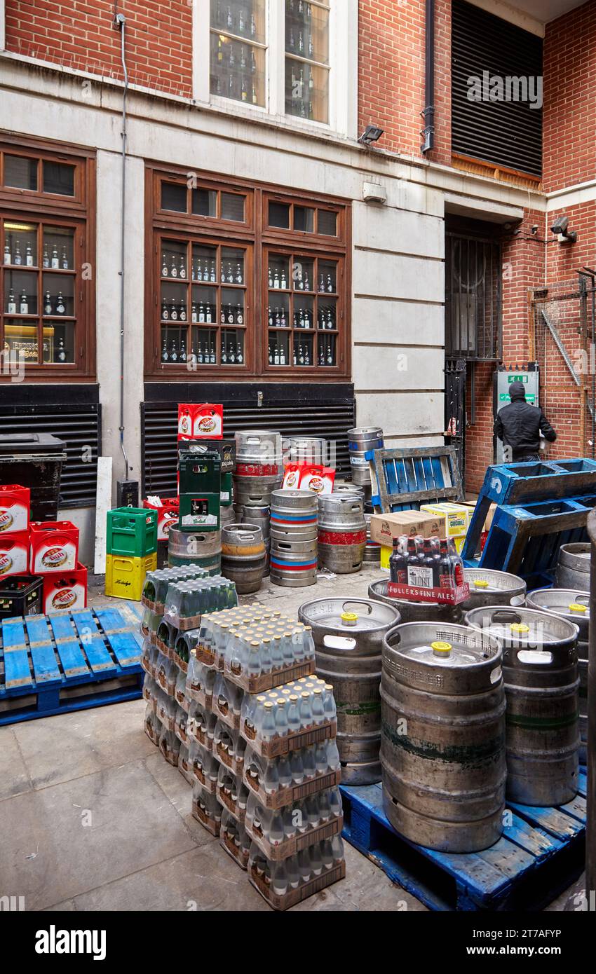 Drinks delivery hi-res stock photography and images - Alamy