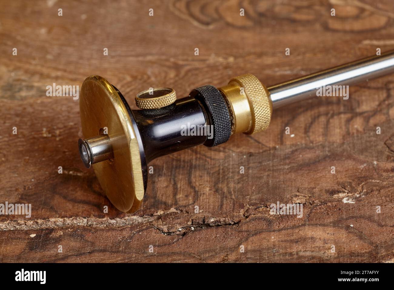 Metric Graduated Micro-Adjust Wheel Marking Gauge by Veritas Stock ...