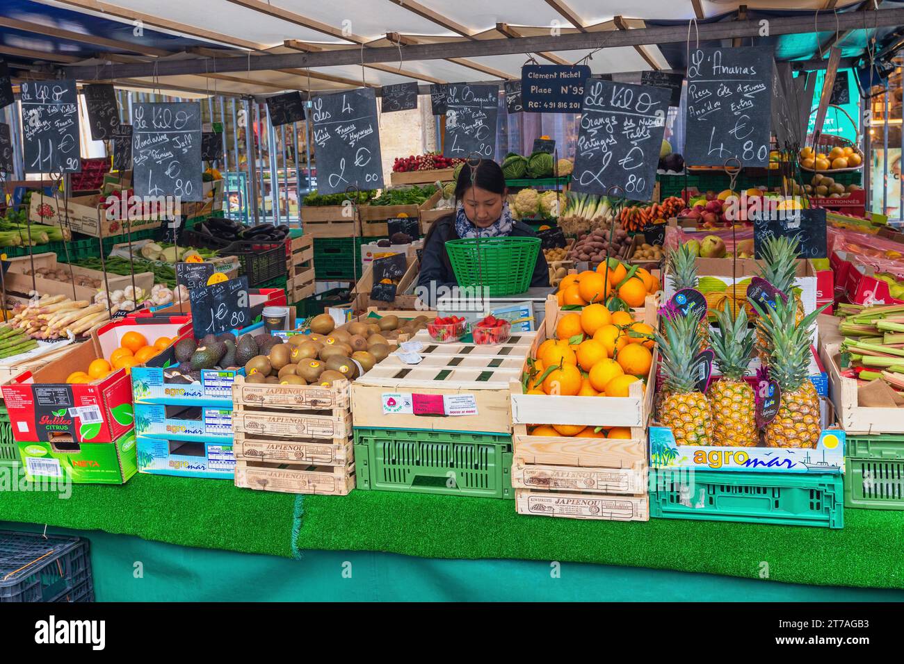 Fruit shop france hi-res stock photography and images - Alamy