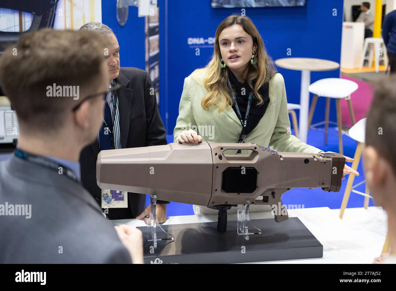 Villepinte, France. 14th Nov, 2023. People try weapons and guns at the ...