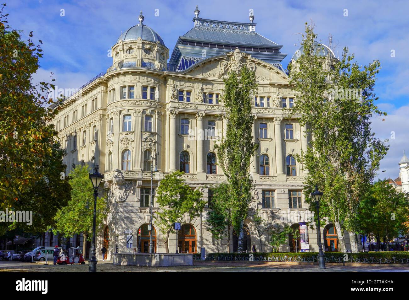 Budapest traditional houses hi-res stock photography and images - Alamy