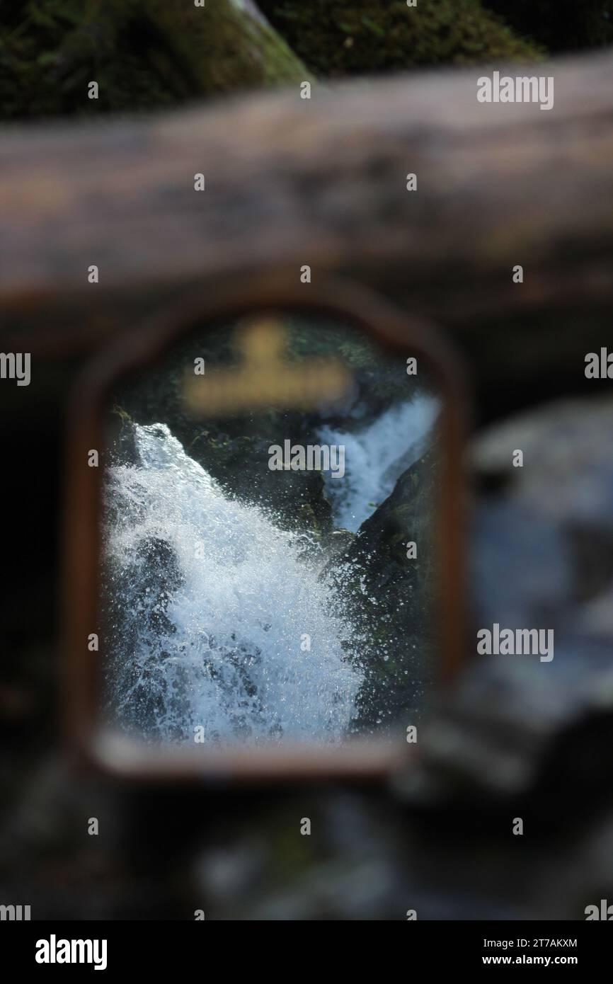 Flow mirror hi-res stock photography and images - Alamy