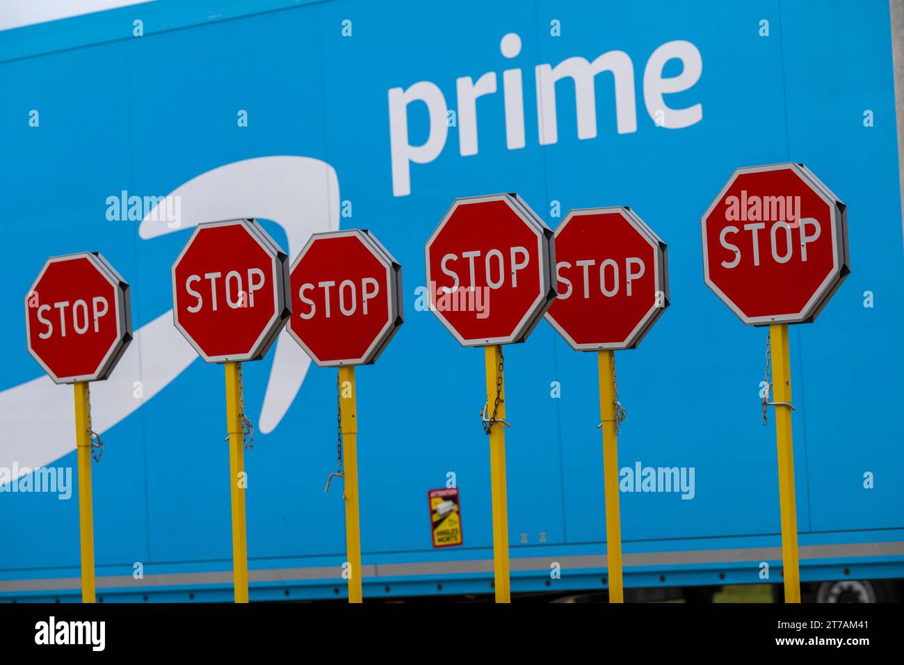 Erding, Germany. 14th Nov, 2023. Stop signs stand in front of an Amazon ...