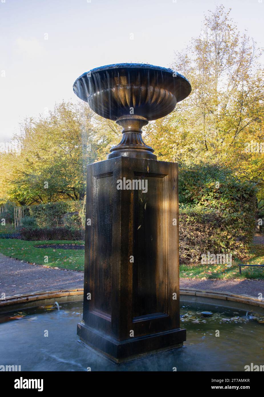 The tiered water fountain statues in Regent’s park. which creates ...