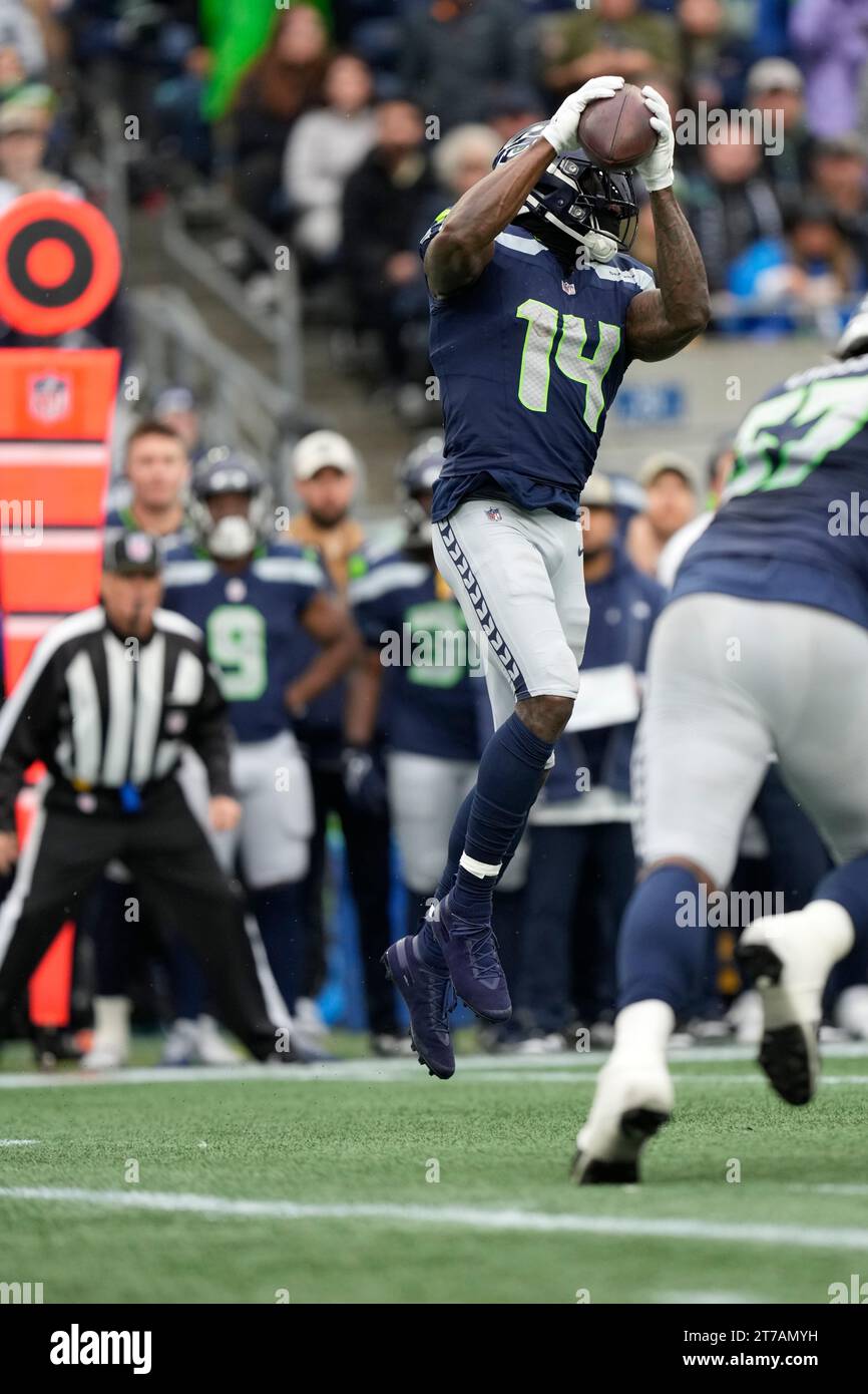 Seattle Seahawks wide receiver DK Metcalf (14) catches the ball during ...