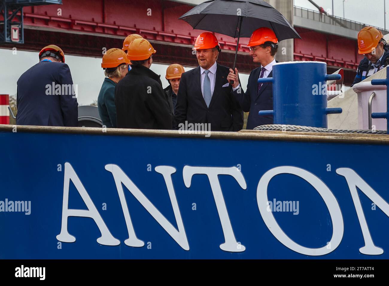 DUISBURG - King Willem-Alexander with Mr. H. Wüst, Prime Minister of ...