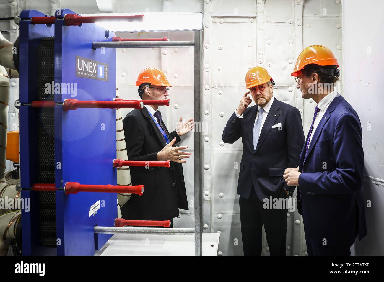 DUISBURG - King Willem-Alexander with Mr H. Wüst (r), Prime Minister of ...