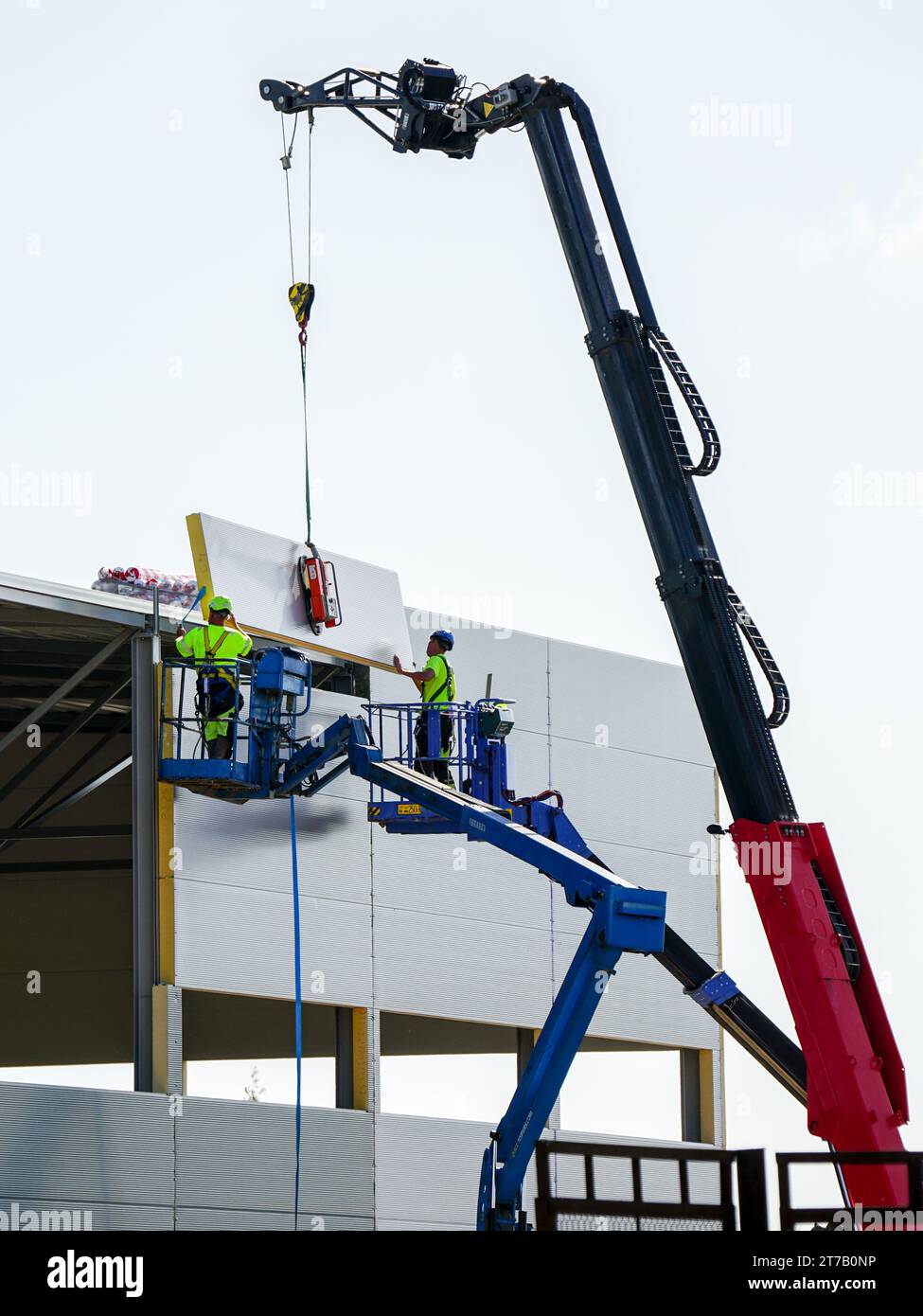 Sandwich panels wall assembly using telescopic boom crane and two self ...