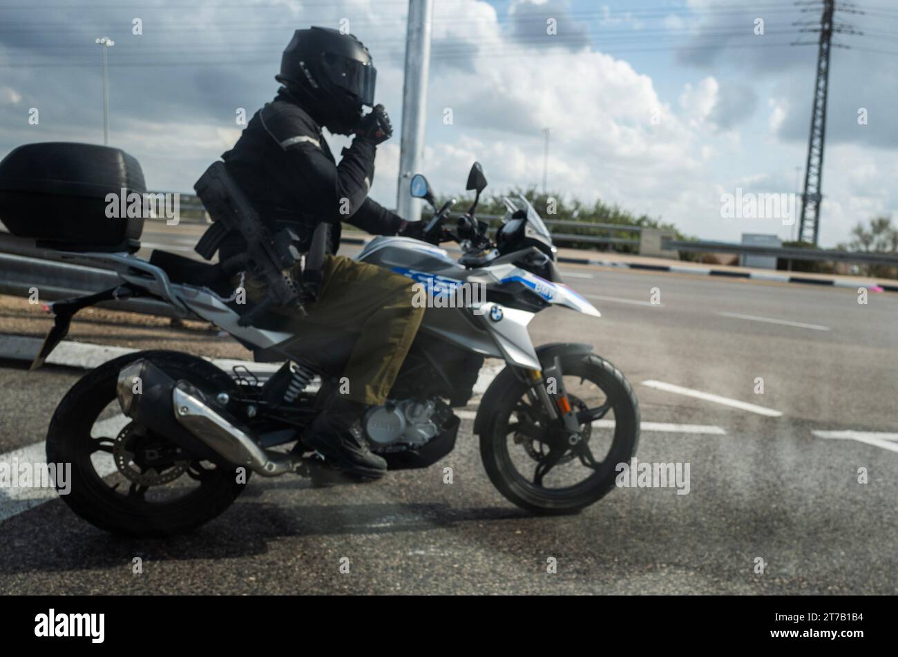 Central Israel, Israel. 14th Nov, 2023. An Israeli reserve soldier ...