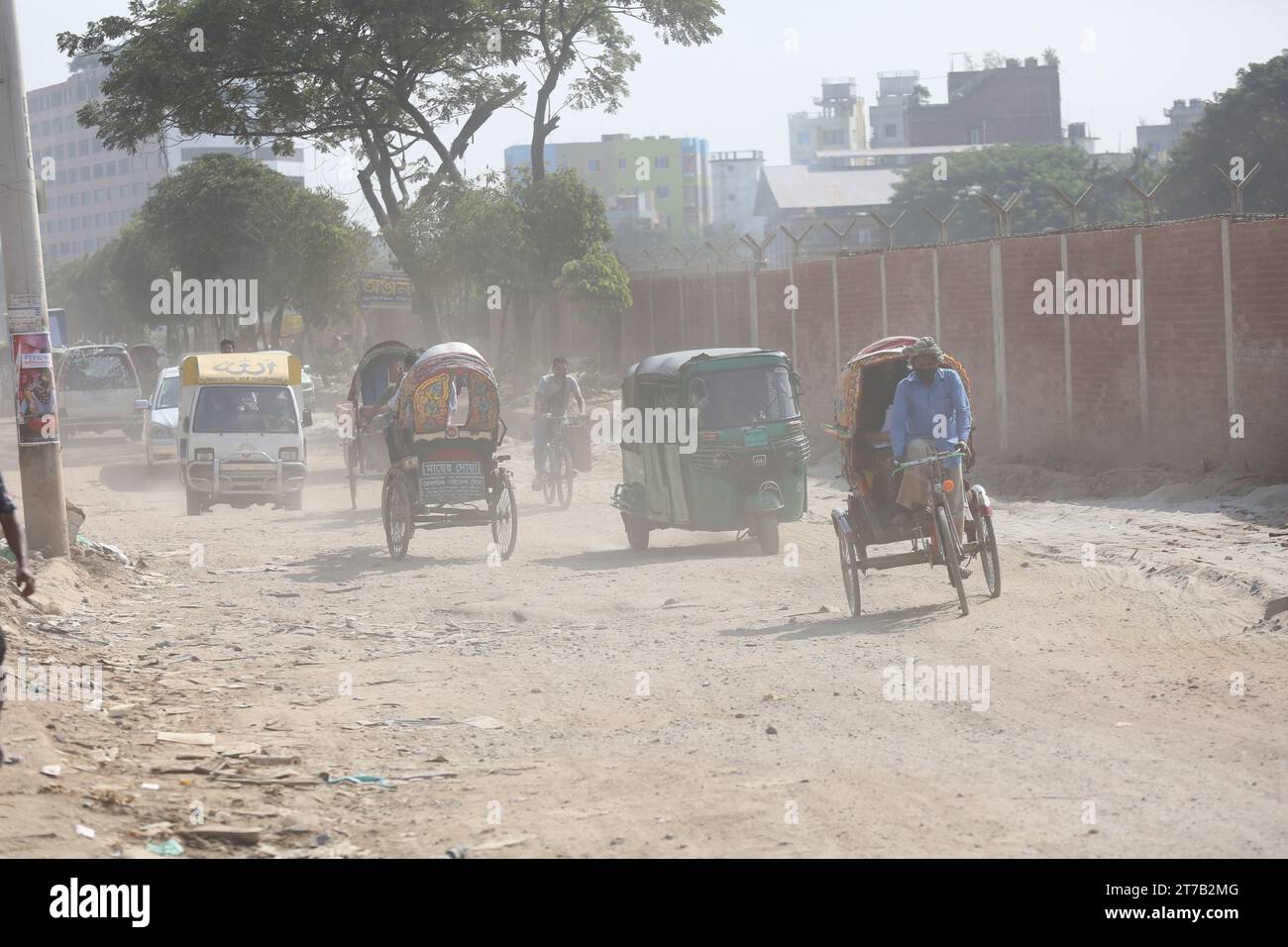 Severe dust pollution adds to commuters' woes on the road, in Dhaka ...
