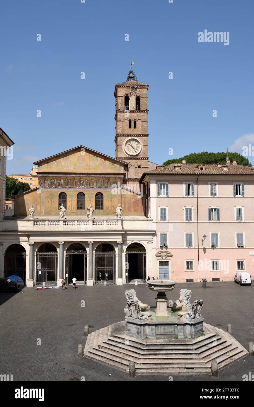 Piazza di Santa Maria in Trastevere, Rome, Italy Stock Photo - Alamy