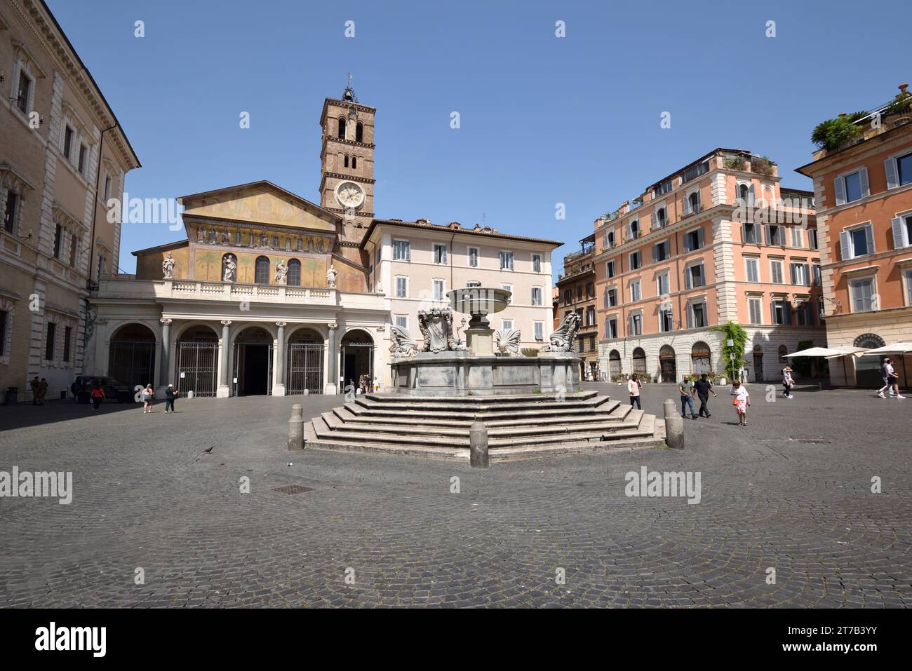 Piazza di Santa Maria in Trastevere, Rome, Italy Stock Photo - Alamy