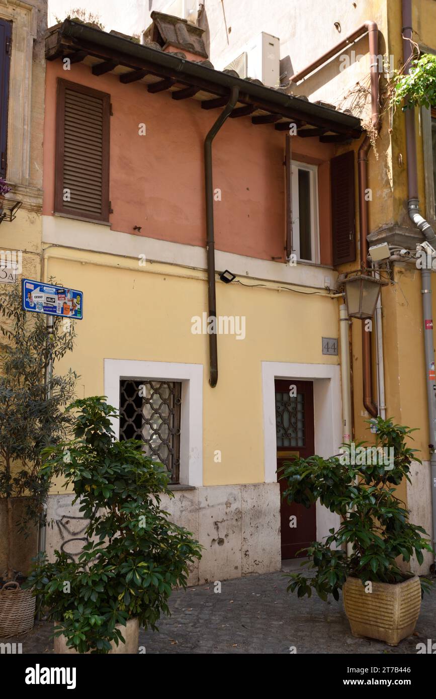 Via dell'Arco di S. Calisto, Trastevere, Rome, Italy Stock Photo - Alamy