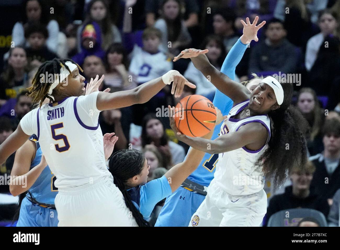 LSU guard Flau'jae Johnson and forward Sa'Myah Smith (5) battle for the ...