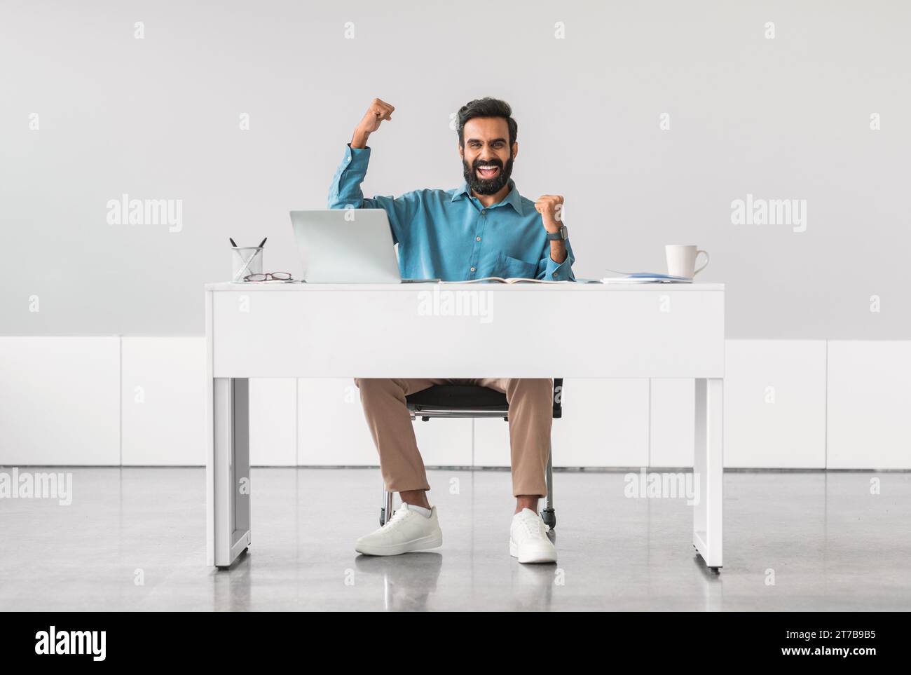 Hindu desk hi-res stock photography and images - Alamy