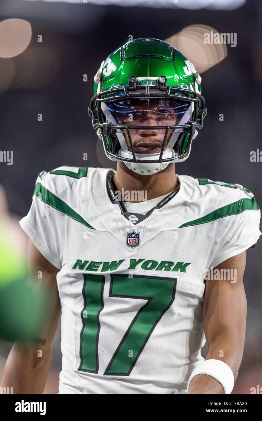 New York Jets wide receiver Garrett Wilson (17) warms up before playing ...