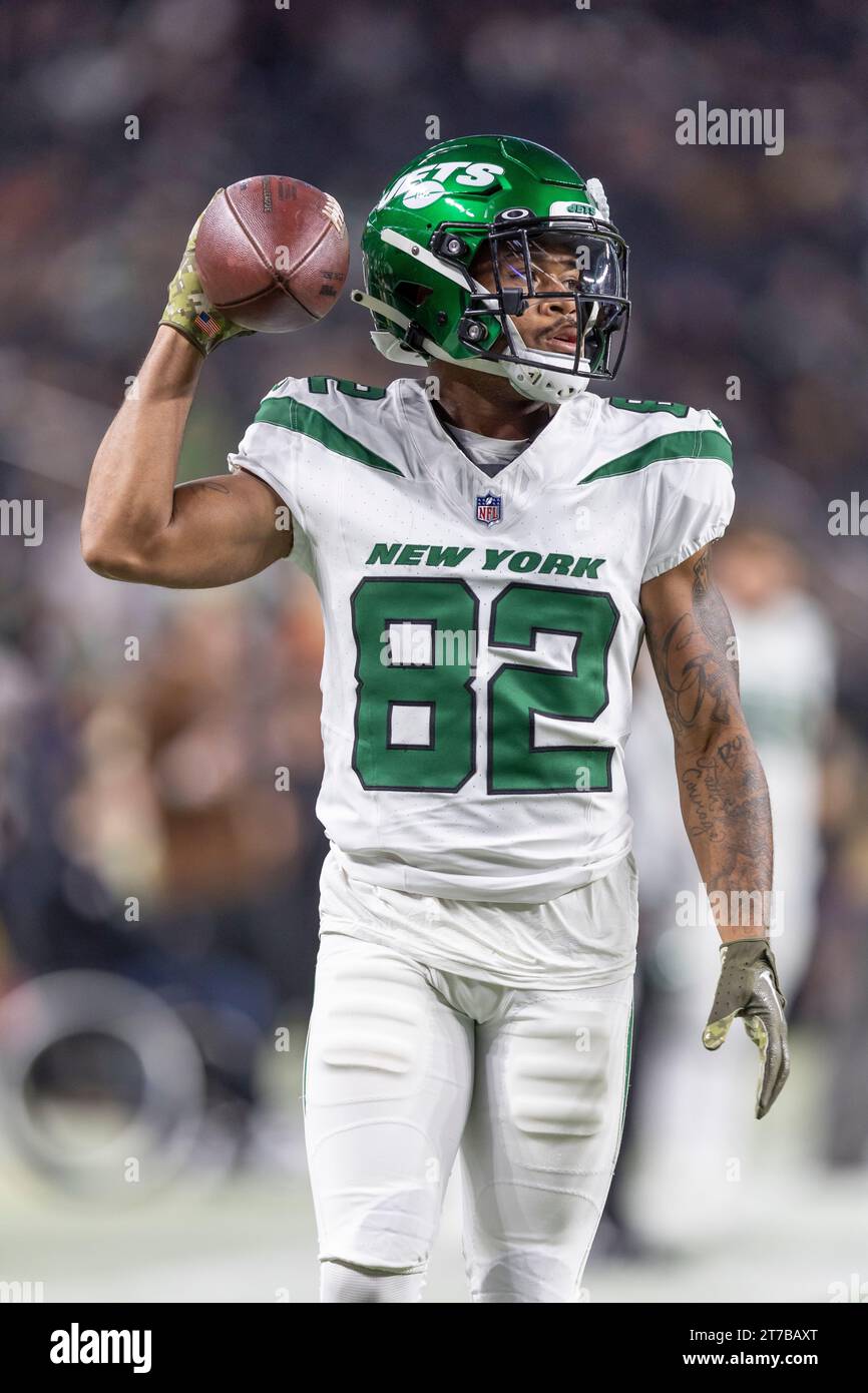 New York Jets wide receiver Xavier Gipson (82) warms up before playing ...