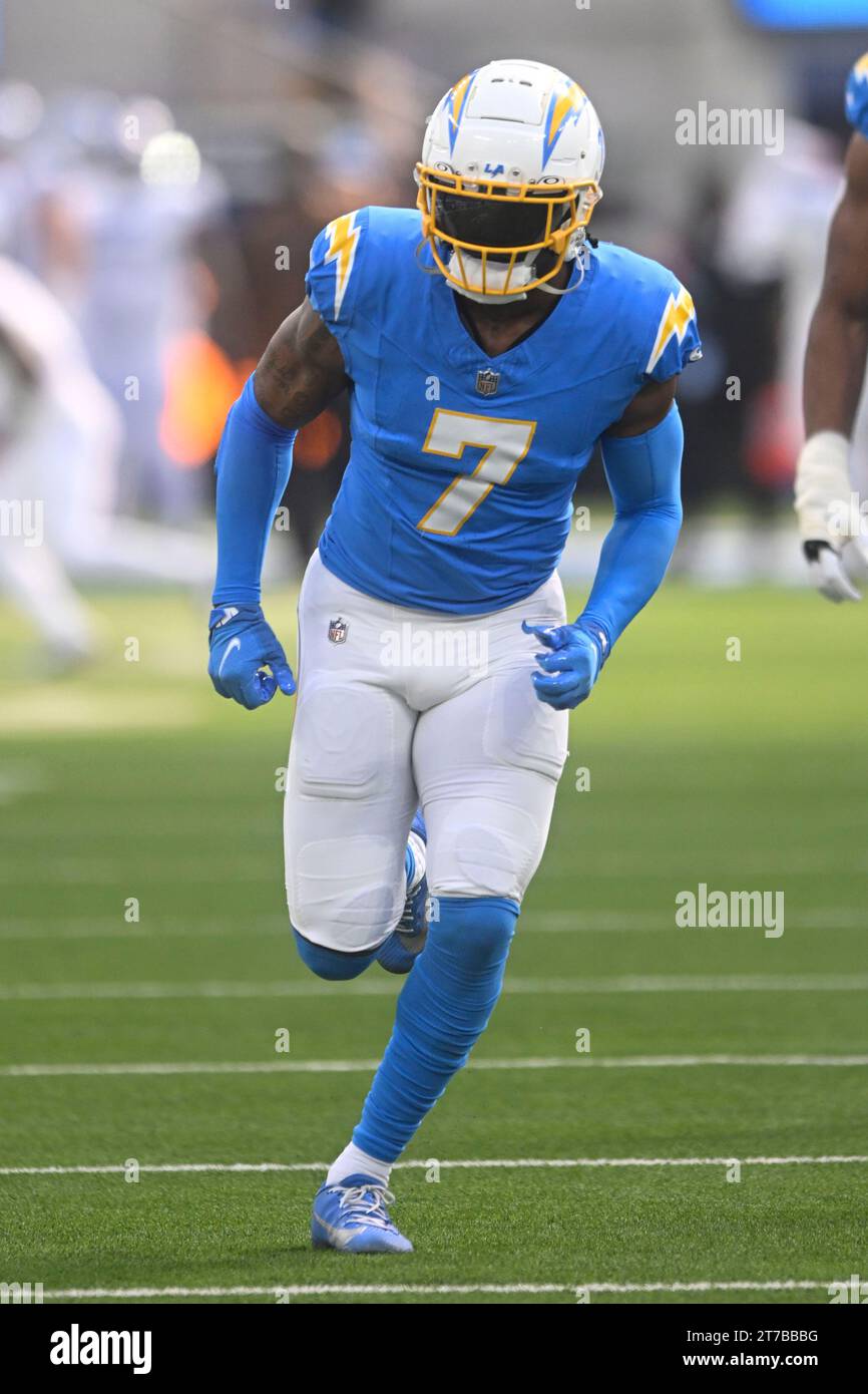 Los Angeles Chargers tight end Gerald Everett (7) warms-up before an ...